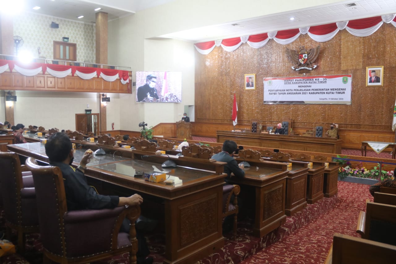 Pjs. Bupati Sampaikan Nota Penjelasan RAPBD Kutim 2021 - G-Smart.ID Pjs. Bupati Sampaikan Nota Penjelasan RAPBD Kutim 2021 - G-Smart.ID