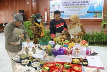 Kecamatan Muara Bengkal Juara I Lomba Cipta Menu B2SA Non Beras - G ...