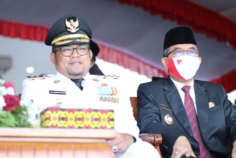 Penurunan Bendera Merah Putih Berjalan Khidmat, Wabup Kasmidi Sebagai Inspektur Upacara - G-Smart.ID