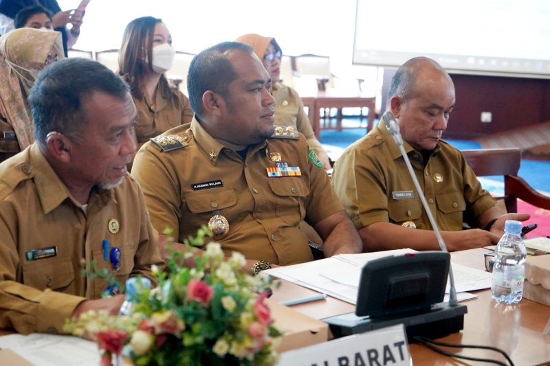 Hadiri High Level Meeting TPID se Kaltim, Kasmidi : Harga Bahan Pokok ... Hadiri High Level Meeting TPID se Kaltim, Kasmidi : Harga Bahan Pokok ...